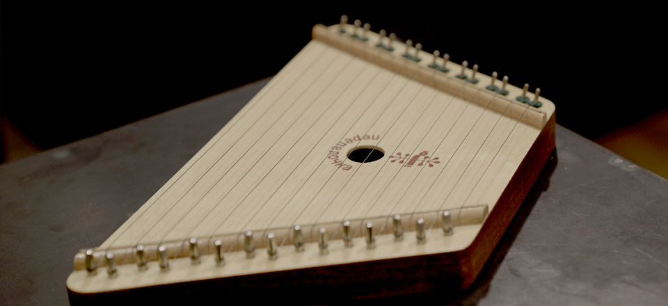 CINEMATIQUE INSTRUMENTS - Lap Harp | Russian Strings